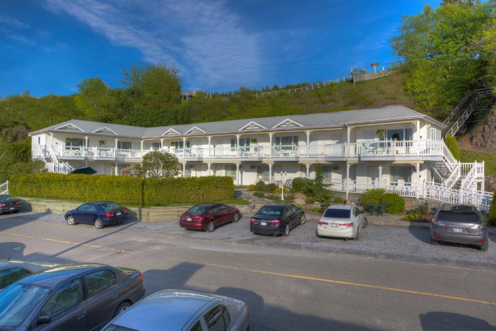 AUBERGE DU PORTAGE NOTRE-DAME-DU-PORTAGE | TARIFS À PARTIR DE $126 PAR ...